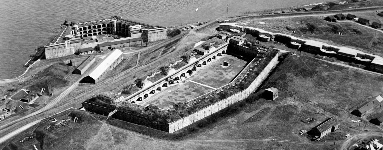 Fort Wadsworth (1) - FortWiki Historic U.S. and Canadian Forts